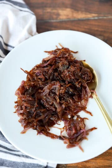 How to Caramelize Red Onions - A Seasoned Greeting