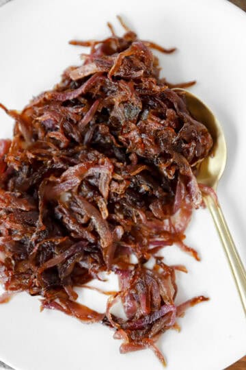 How to Caramelize Red Onions - A Seasoned Greeting